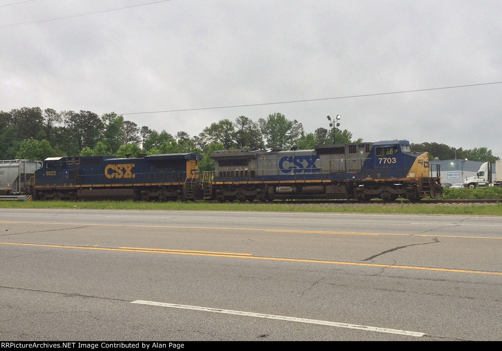 CSX 7703 and 9023 wait for green